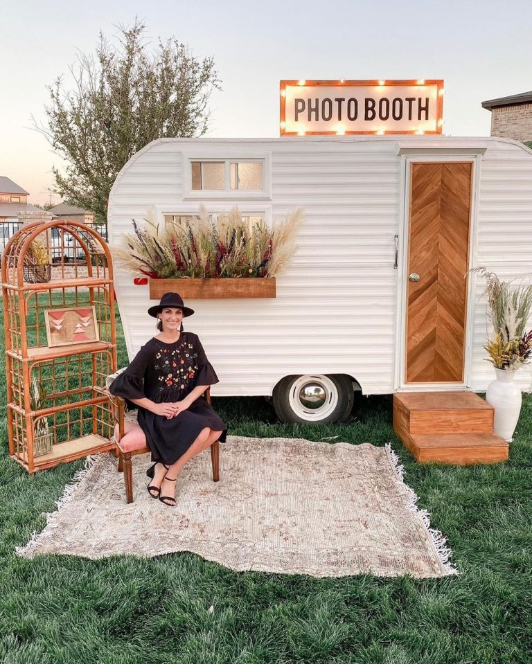 60 DIY Konsep atau Desain Photo Booth Pernikahan Unik yang ...